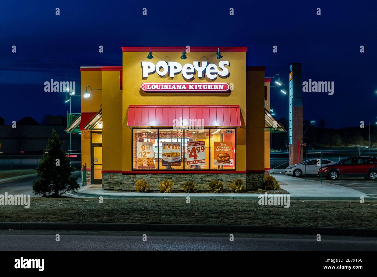 HUDSON, WI/USA - MARCH 8, 2020: Popeyes restaurant at twighlight and ...