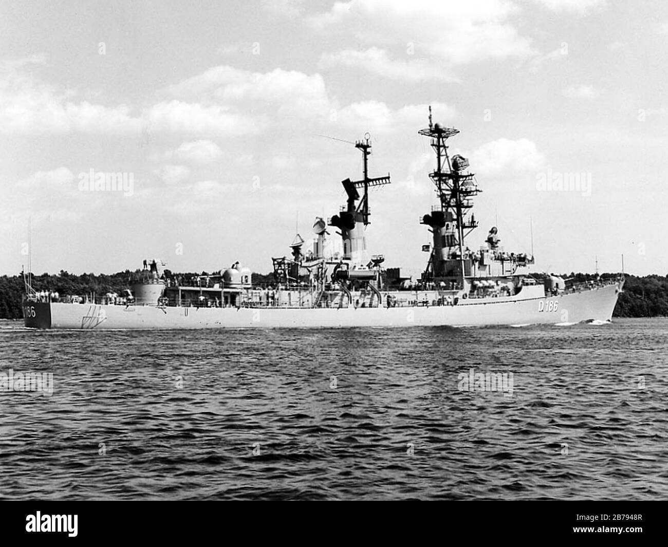 German destroyer Mölders (D186) off Maine in 1969 Stock Photo - Alamy