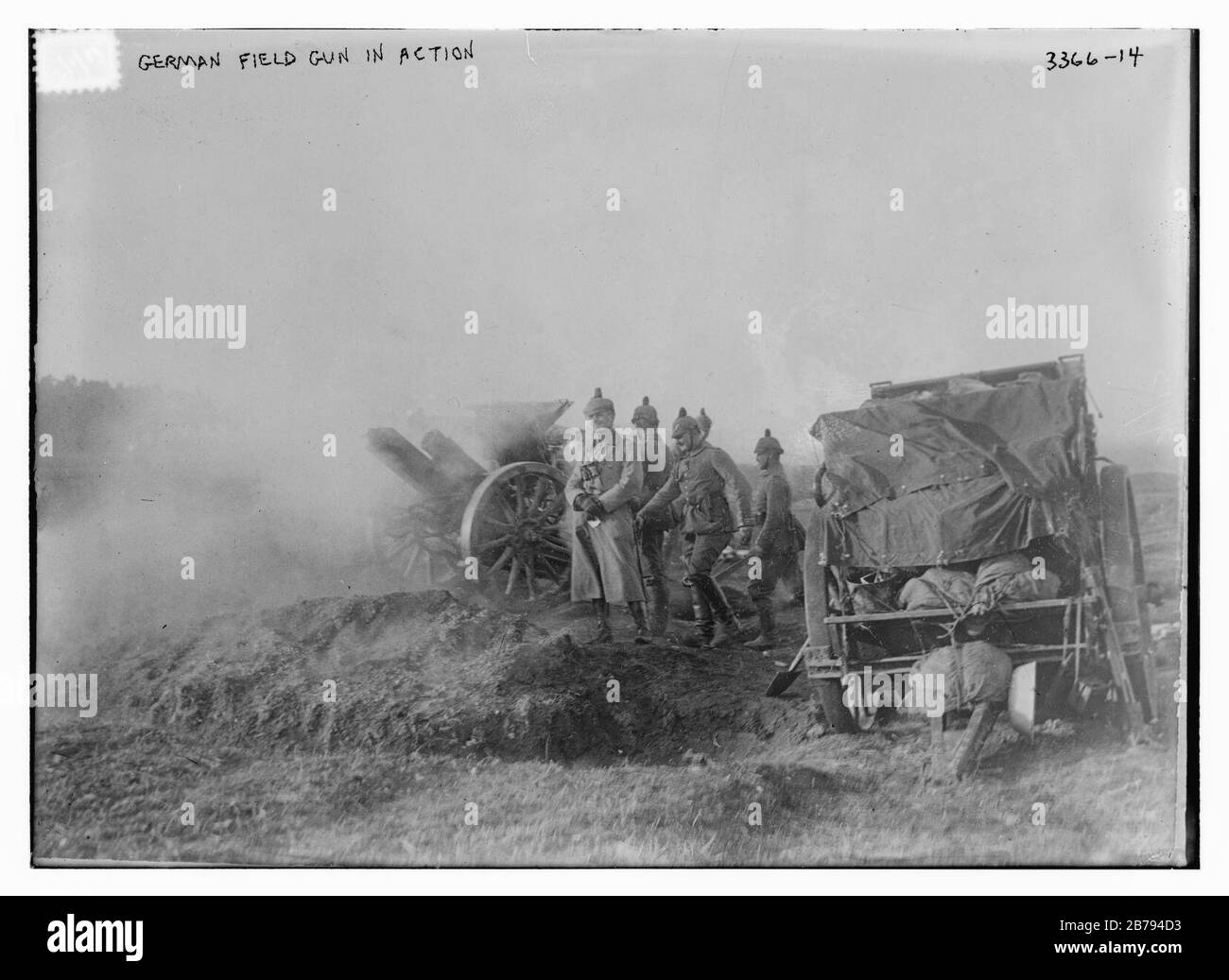German field gun in action Stock Photo - Alamy