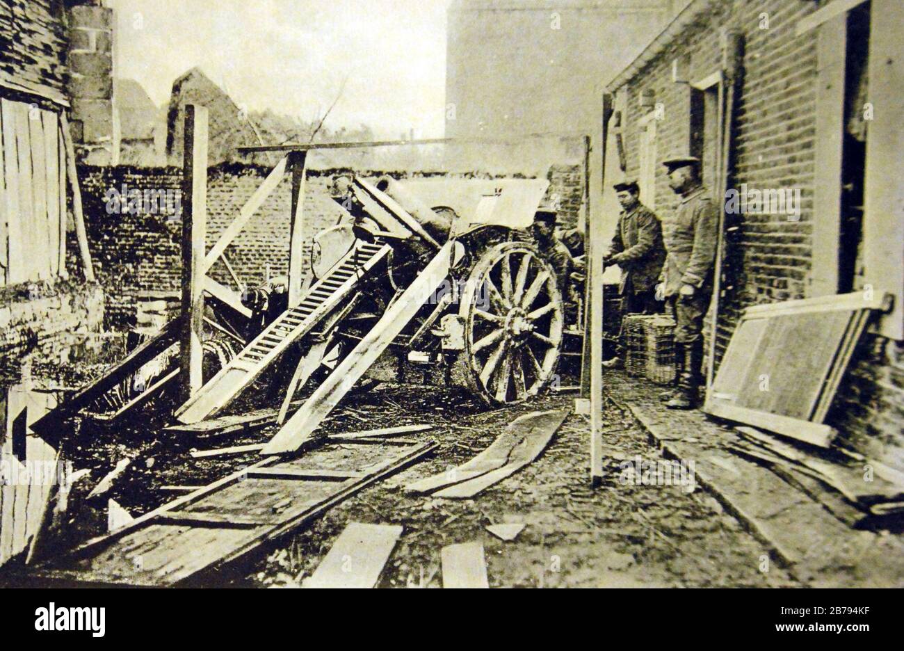 German howitzer position at the battlefront before Arras, France, WWI ...