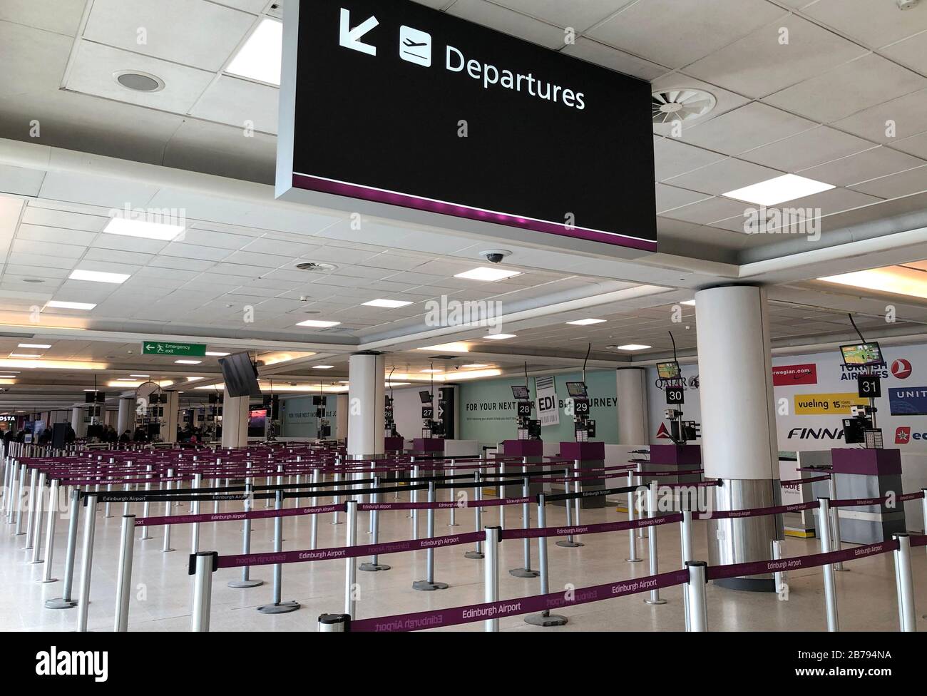 Check in lines hi-res stock photography and images - Alamy