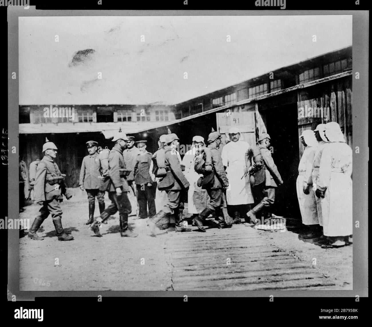 Soldiers entering Black and White Stock Photos & Images - Alamy