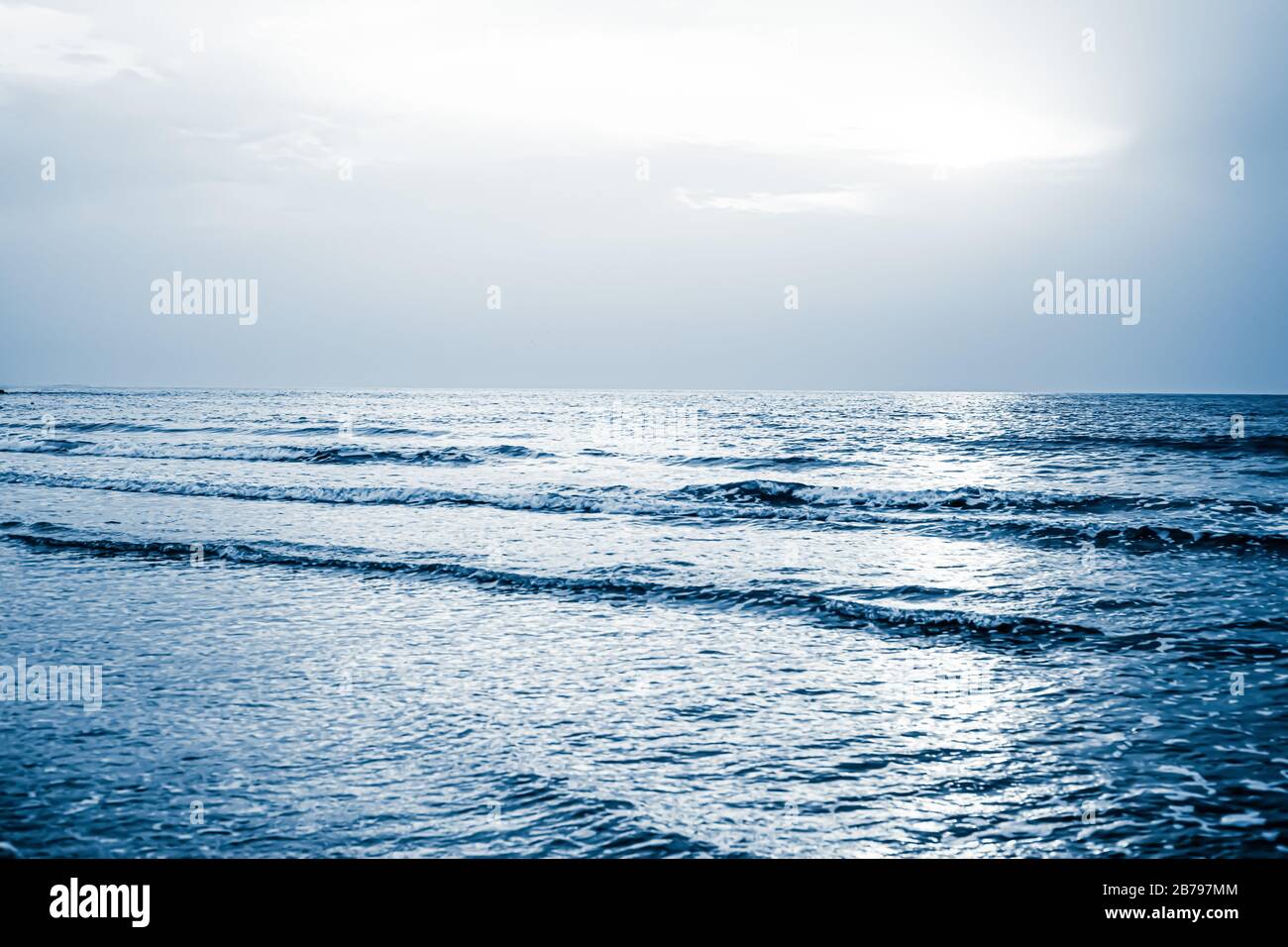 Beautiful sea or ocean horizon, coast view from tropical sand beach ...