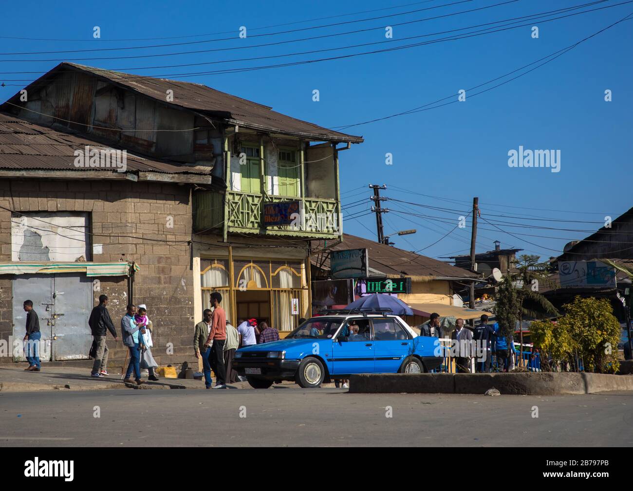Street scene with a blue taxi and an old house, Addis Ababa Region ...