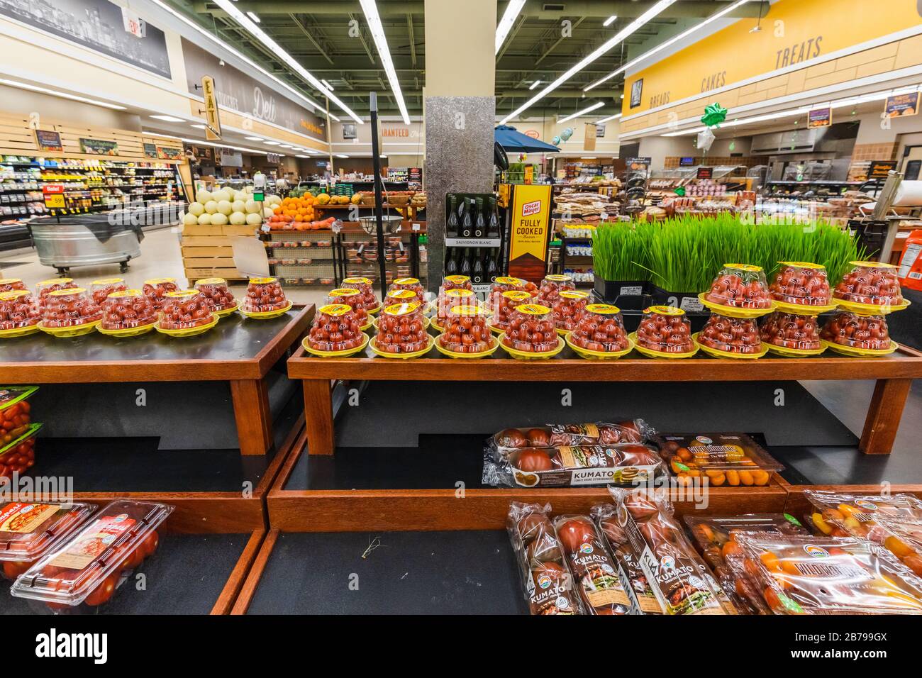 Vegetables supermarket shelves hi-res stock photography and images - Alamy