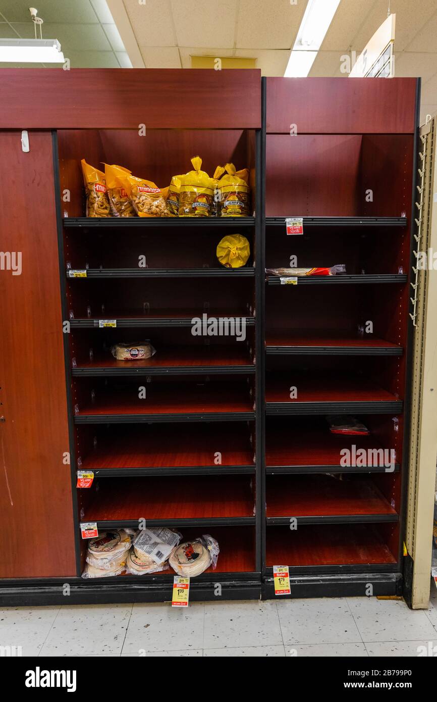 Supermarket bread isle hi-res stock photography and images - Alamy