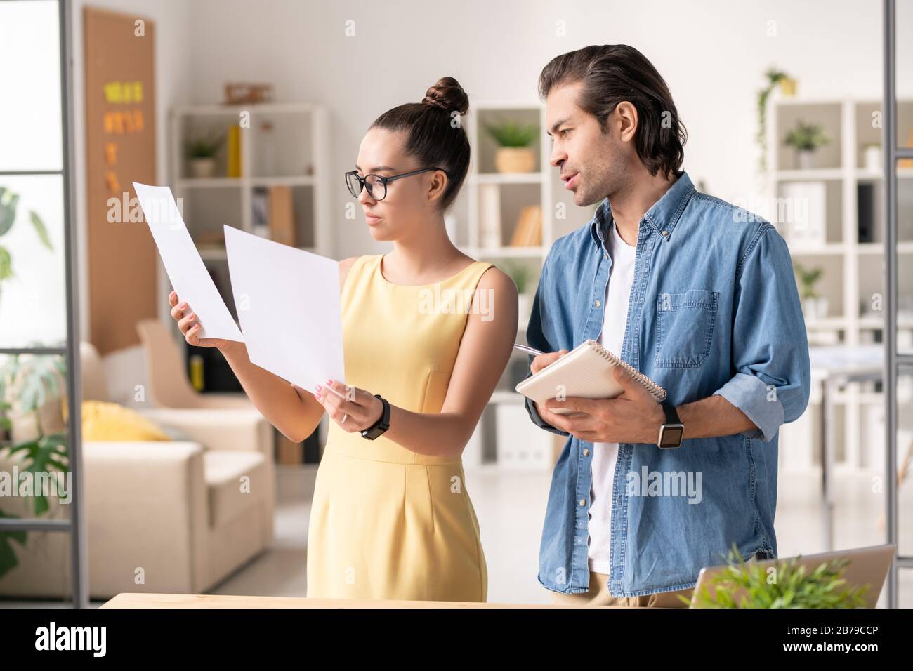 Two business people comparing notes hi-res stock photography and images ...