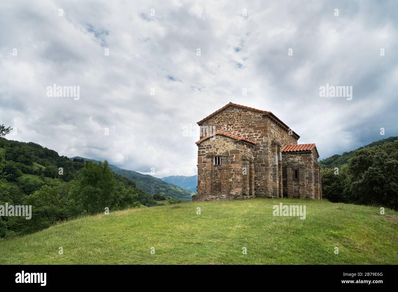 Pre romanesque style hi-res stock photography and images - Alamy