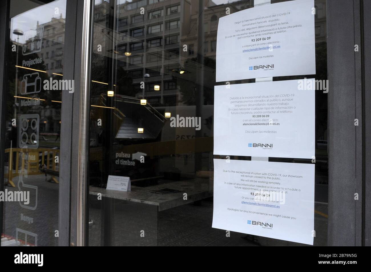 Closed until further notice restaurant hi-res stock photography and ...