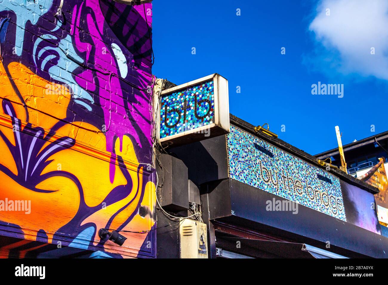 Bridge cafe hi-res stock photography and images - Alamy