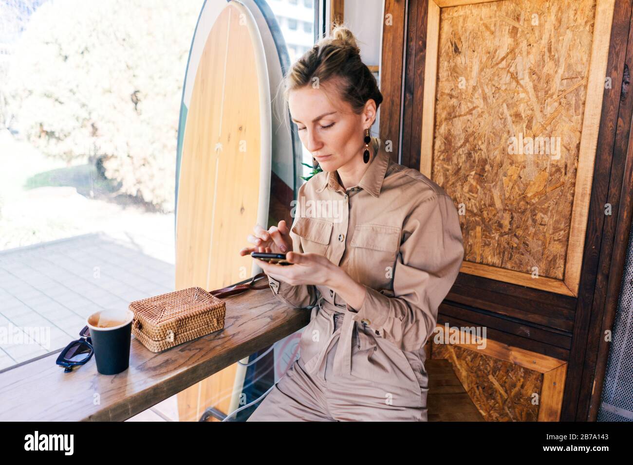 Beautiful white woman hi-res stock photography and images - Alamy