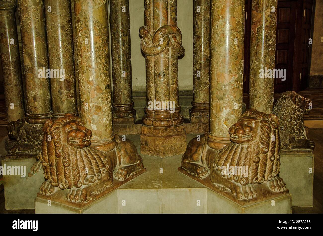 Romanesque revival architecture hi-res stock photography and images - Alamy