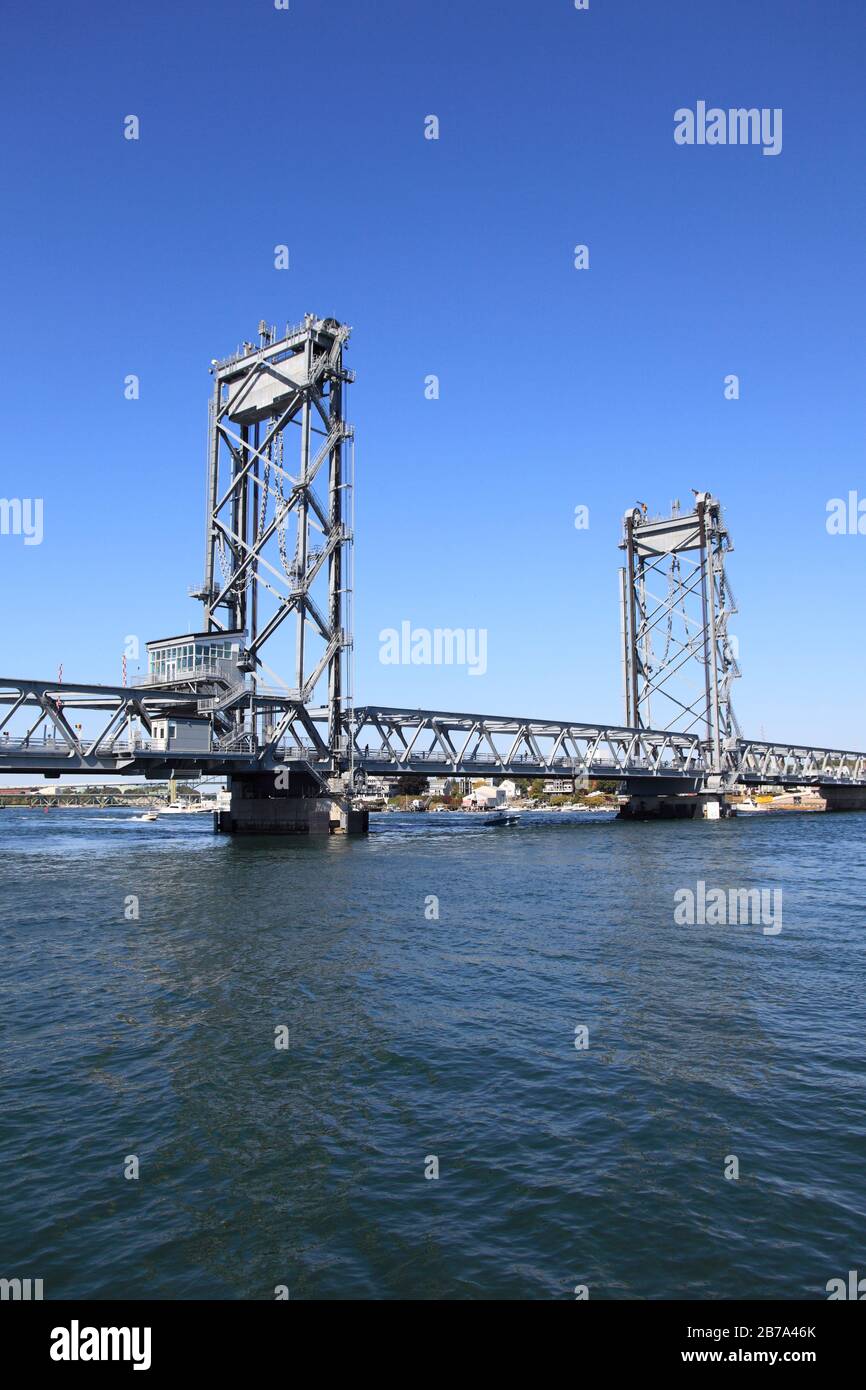 Memorial Bridge Connecting Portsmouth, New Hampshire to Kittery, Maine ...