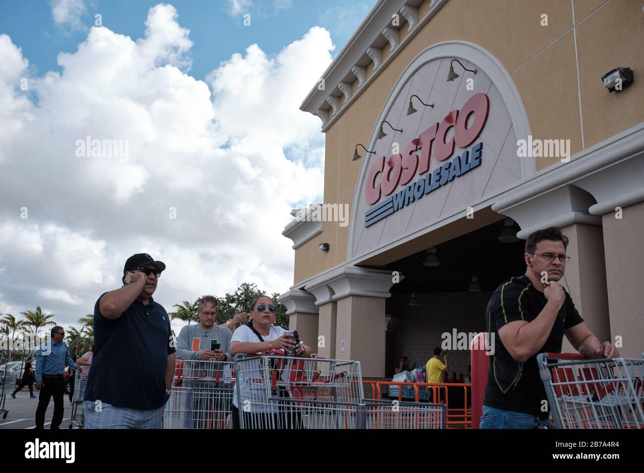 Long paper towels hi-res stock photography and images - Alamy