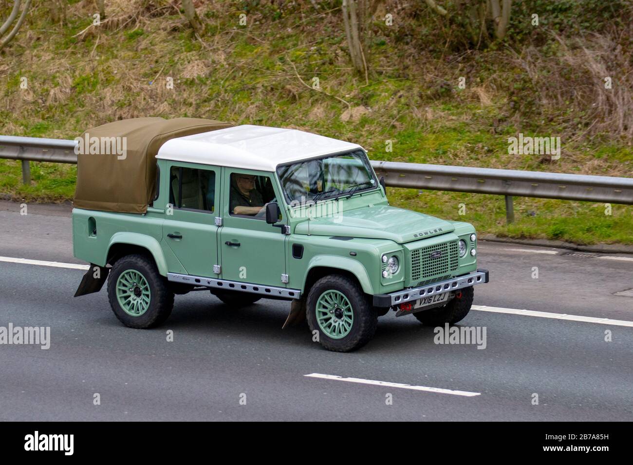Land rover special operations vehicle hi-res stock photography and ...