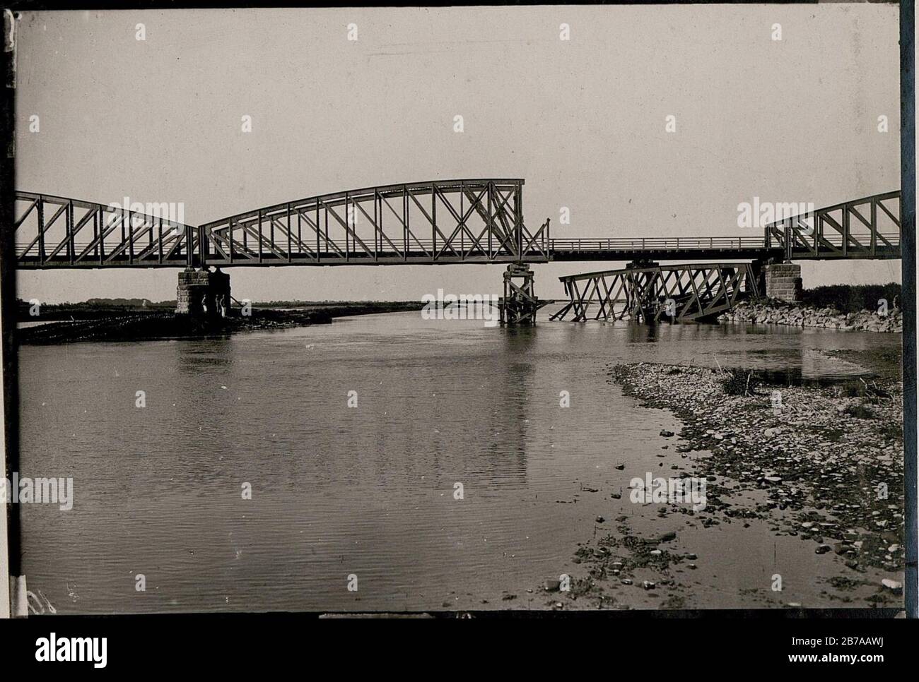 Gesprengte Brücke bei Stryj (Strecke Chodorow Stock Photo - Alamy