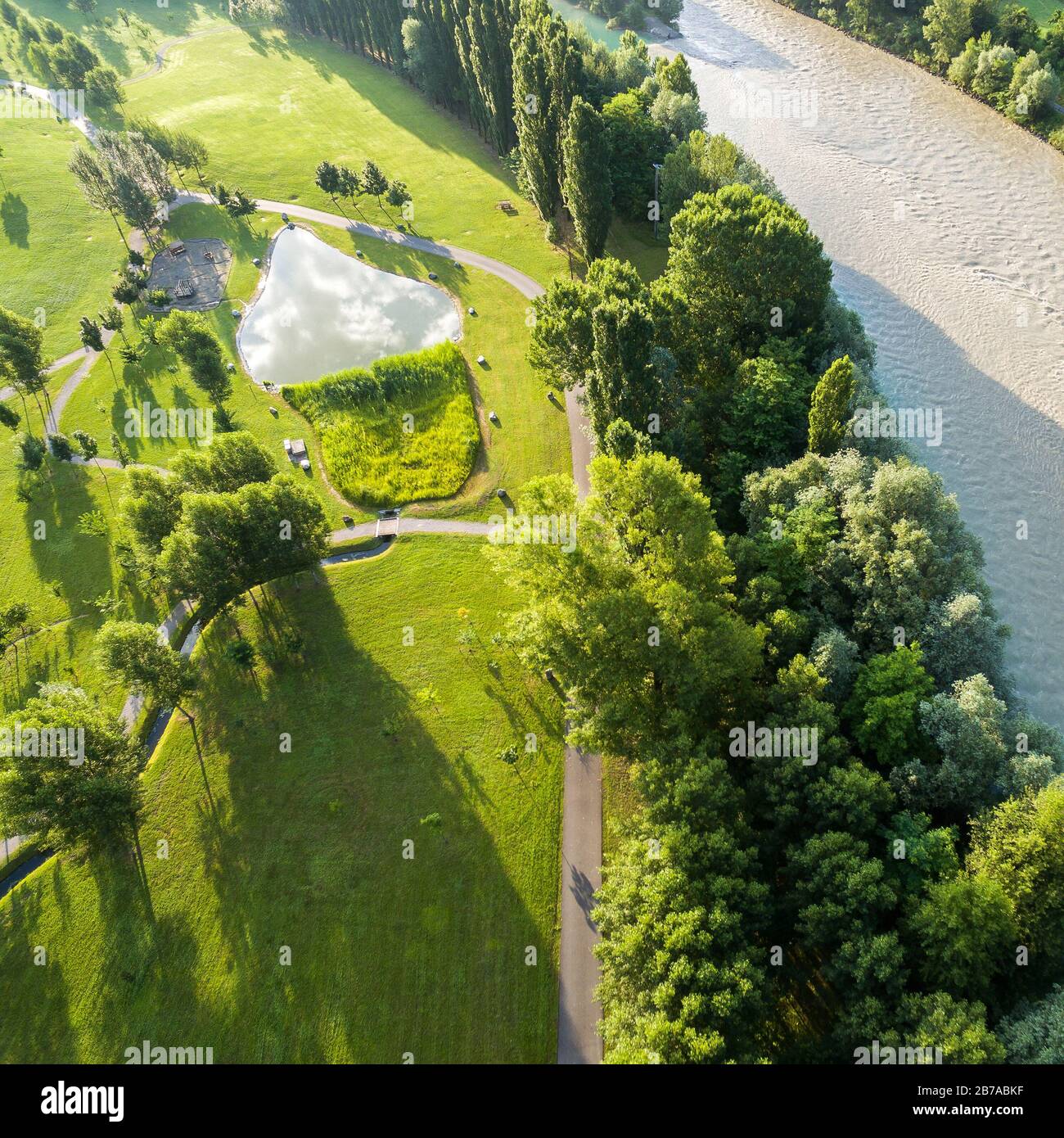 Pond in city park hi-res stock photography and images - Alamy