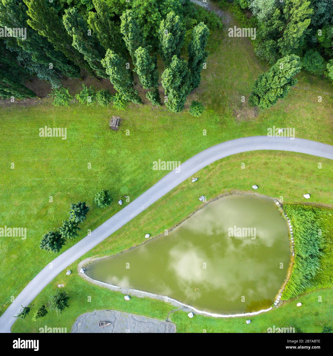 Aerial view of pond hi-res stock photography and images - Alamy