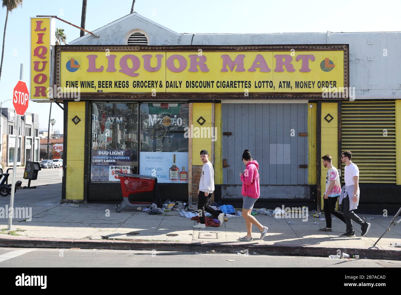 Homeless outside food store hi-res stock photography and images - Alamy