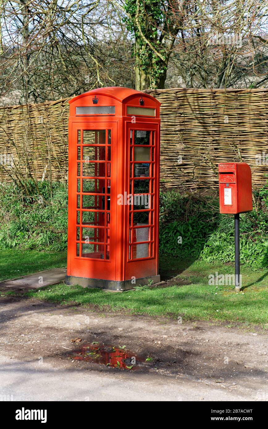 British Telephone Box and Post Box Stock Photo - Alamy