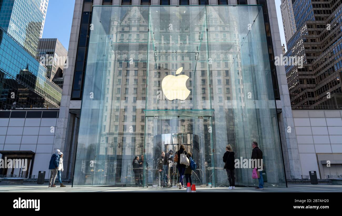 Closed apple flagship store hi-res stock photography and images - Alamy