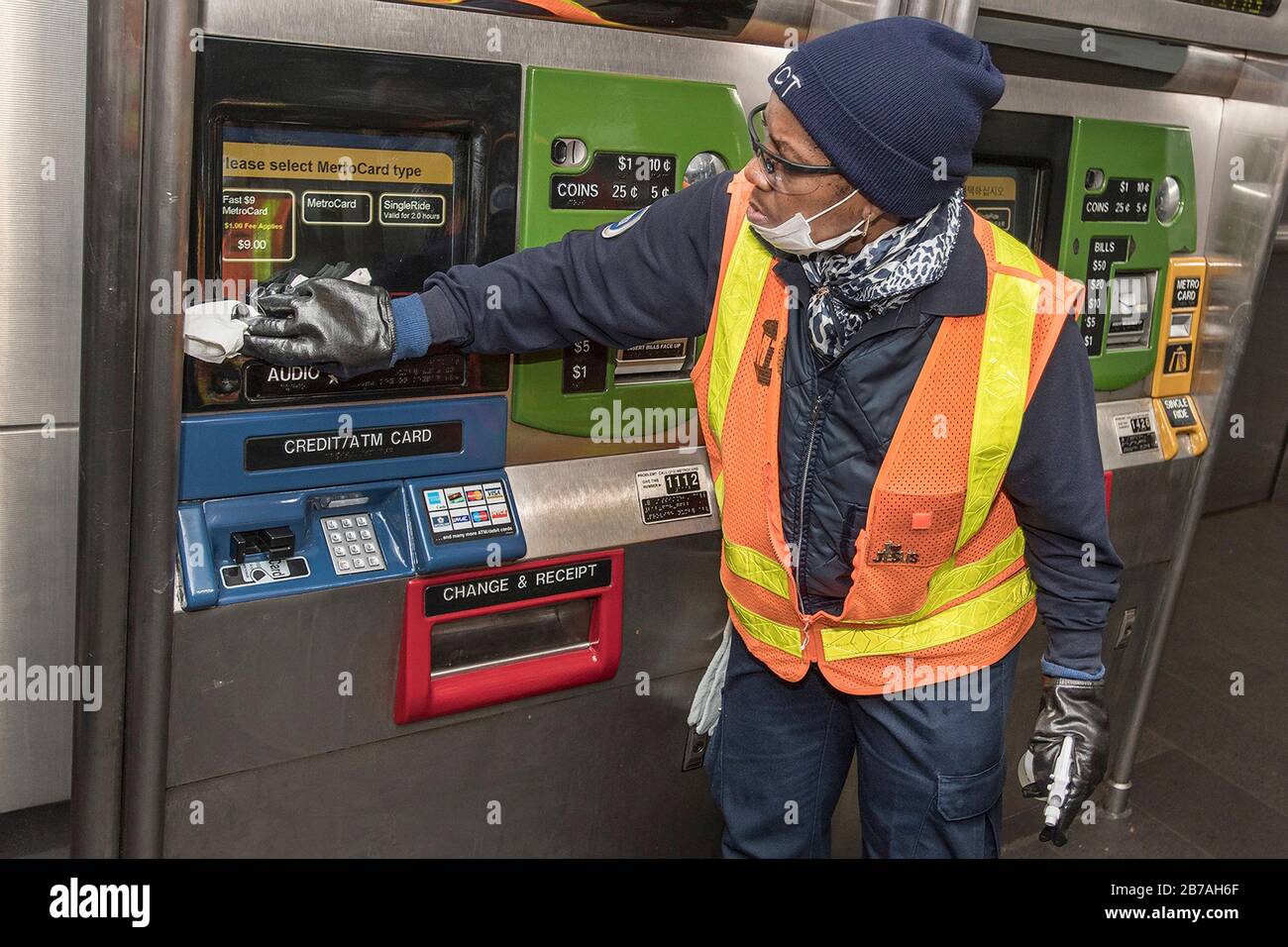 Metro rapid by mta hi-res stock photography and images - Alamy