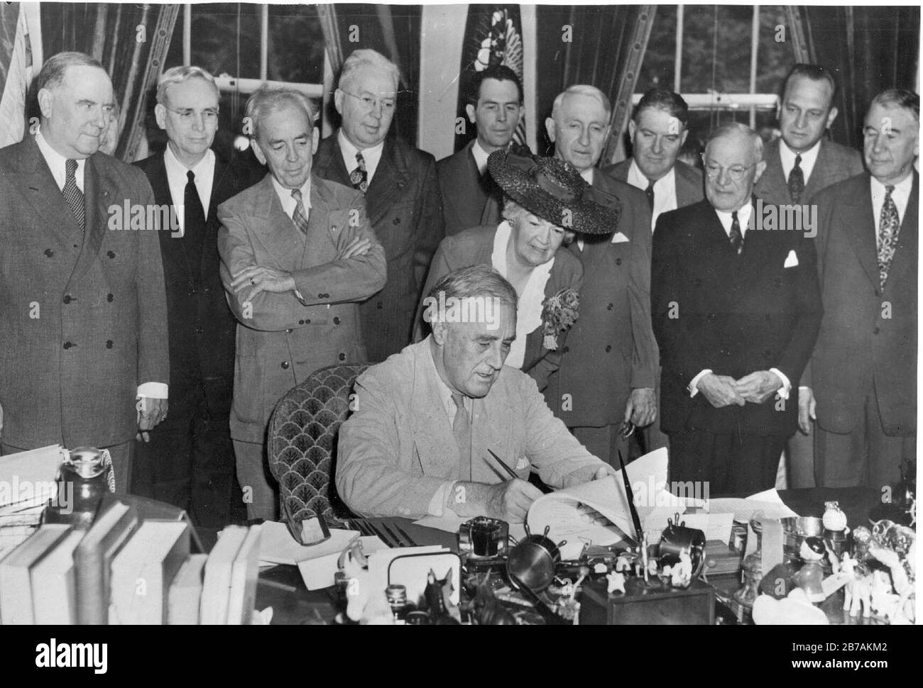 Gi bill hi-res stock photography and images - Alamy