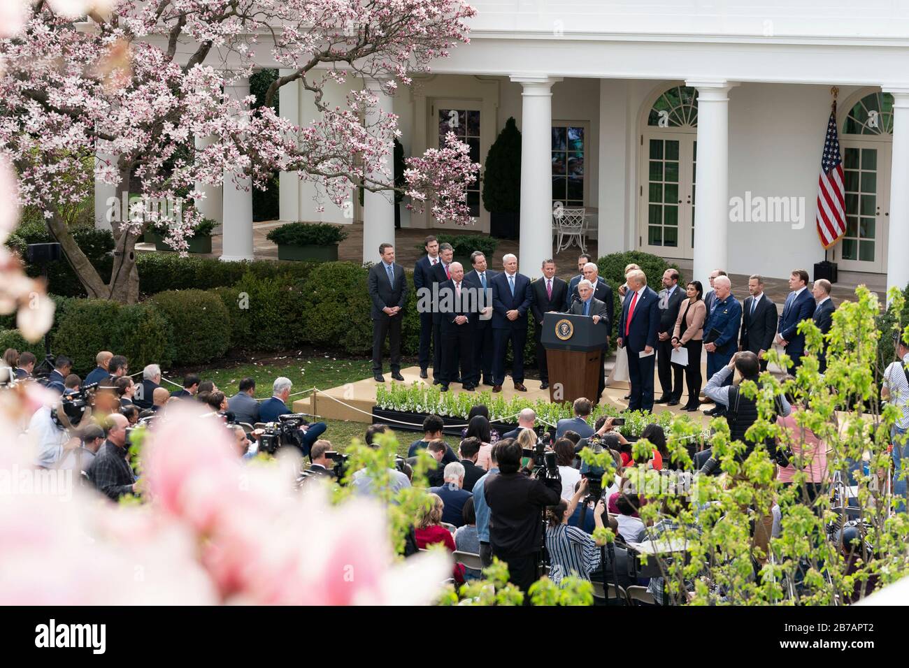 Dr fauci speaks covid 19 pandemic hi-res stock photography and images ...