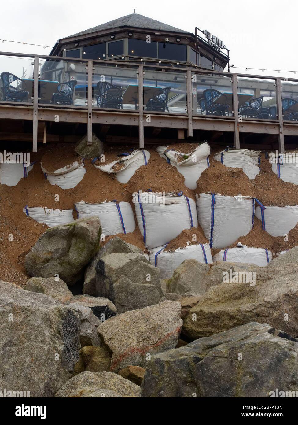 Fistral beach bar hi-res stock photography and images - Alamy