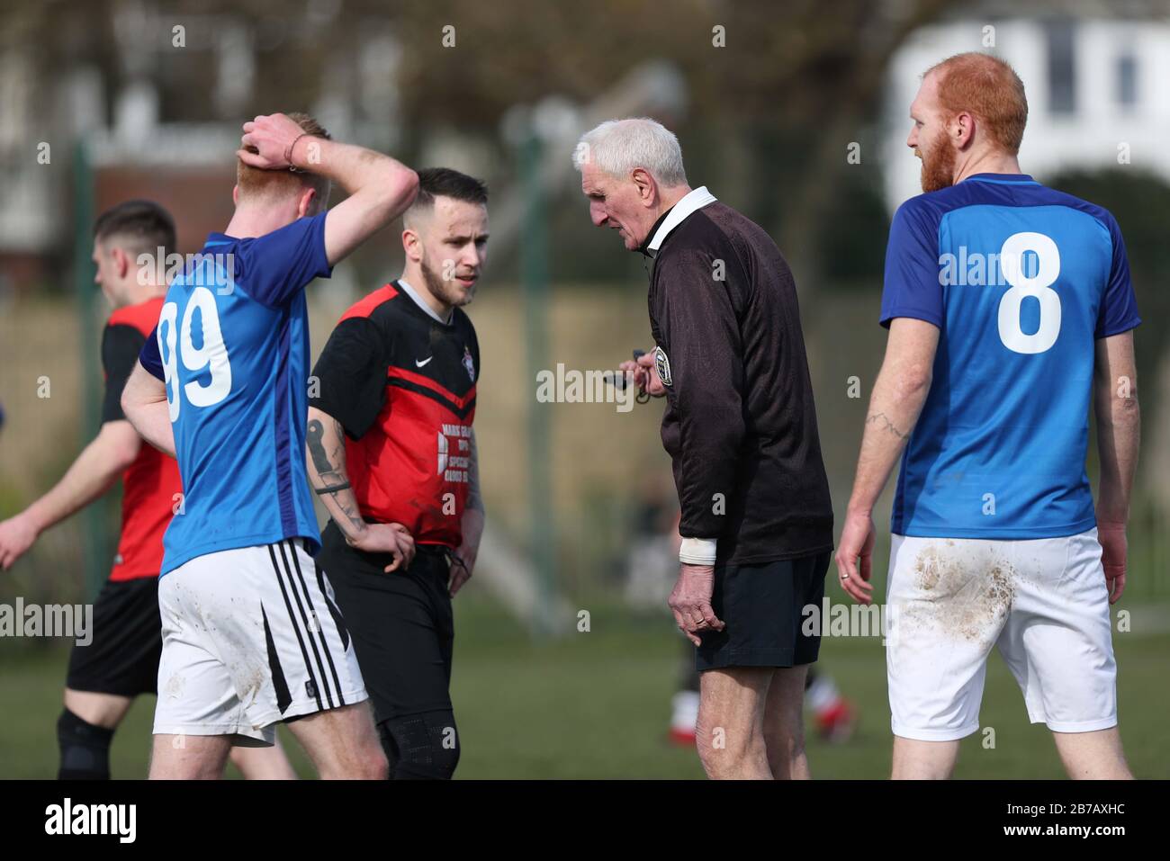 Grassroots football young referee hi-res stock photography and images ...