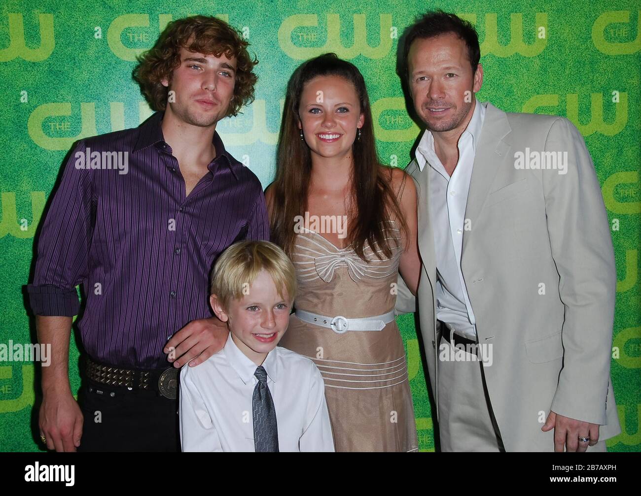 "Runaway" Cast - Dustin Milligan, Nathan Gamble, Sarah Ramos and Donnie ...