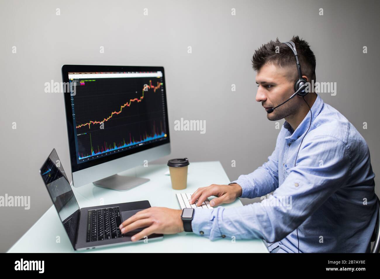 Young man look at the graph hi-res stock photography and images - Alamy