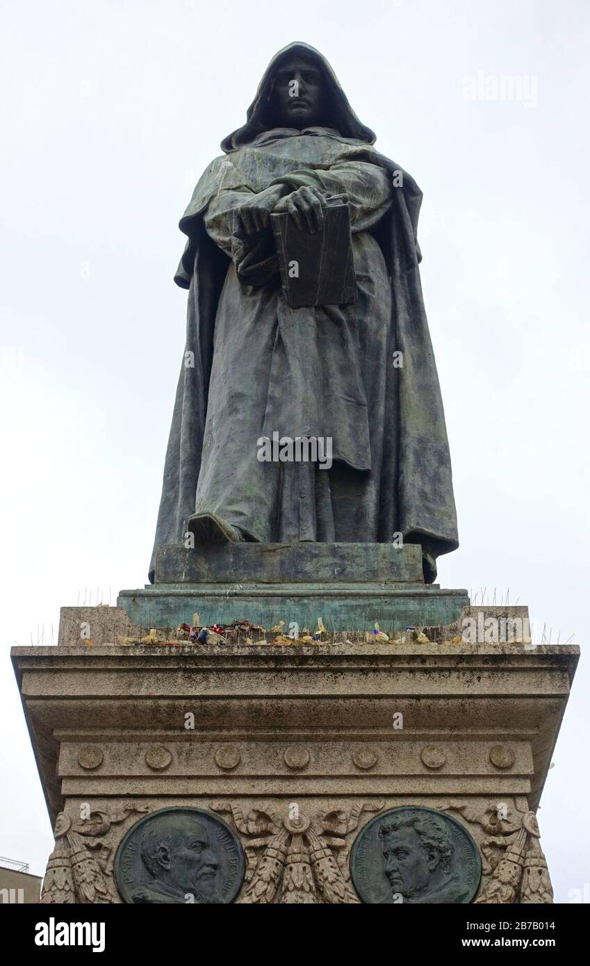 Giordano Bruno monument by Ettore Ferrari, 1889 - Rome, Italy Stock ...