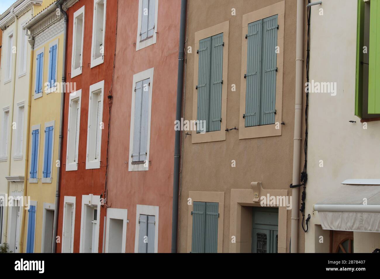 French row houses hi-res stock photography and images - Alamy