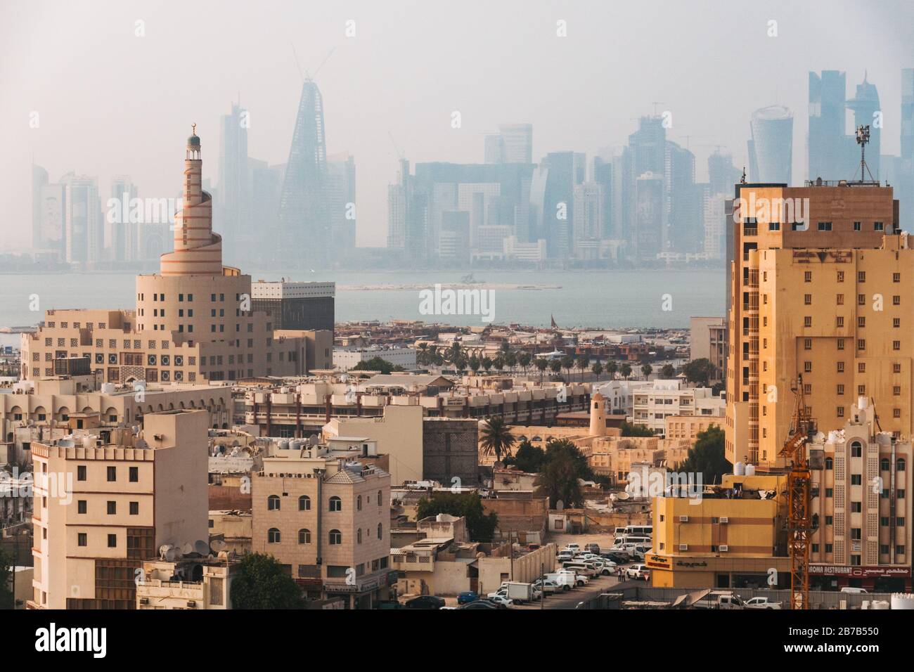 Fog in doha hi-res stock photography and images - Alamy