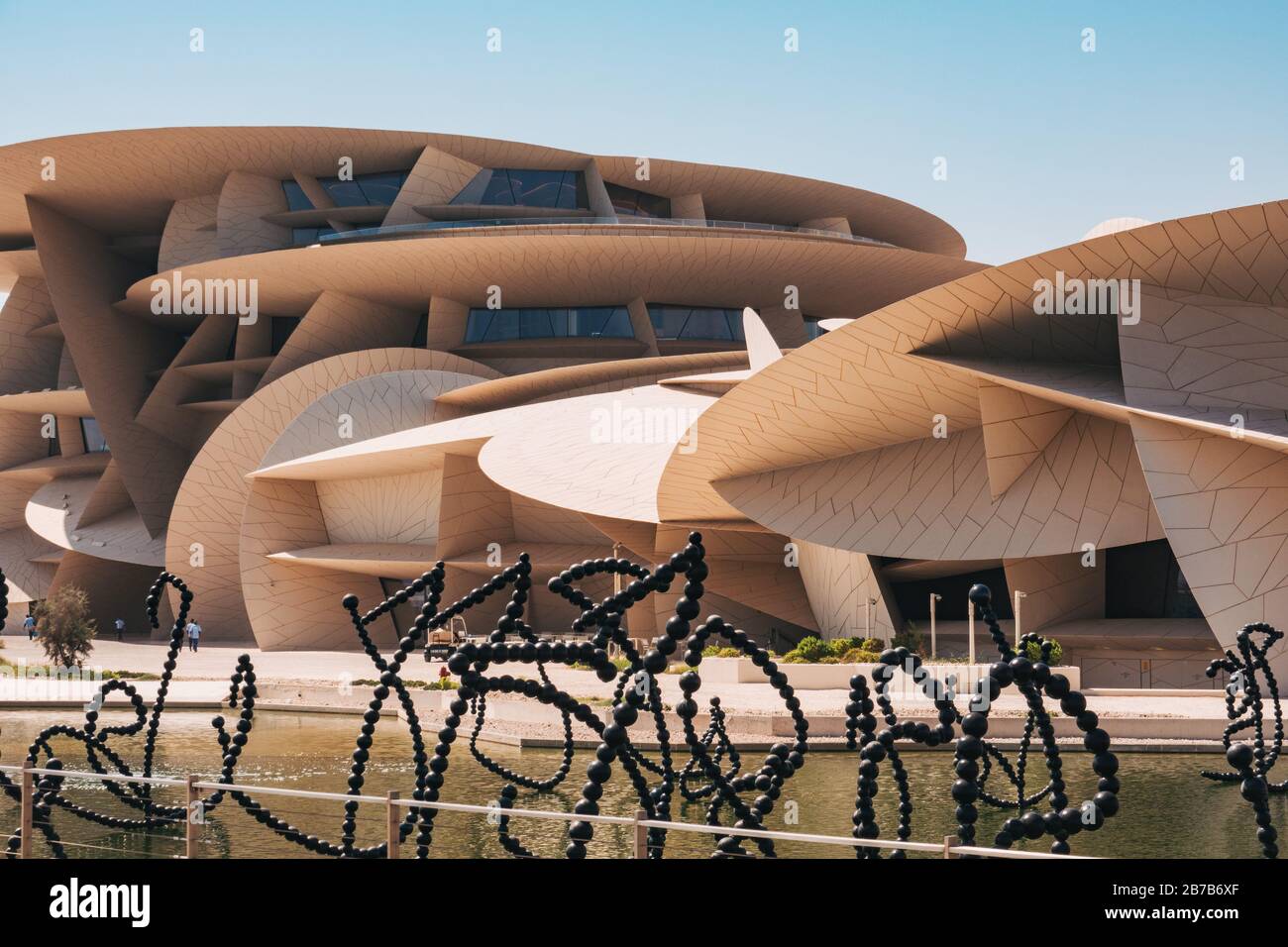 A water feature in front of the National Museum of Qatar Stock Photo ...
