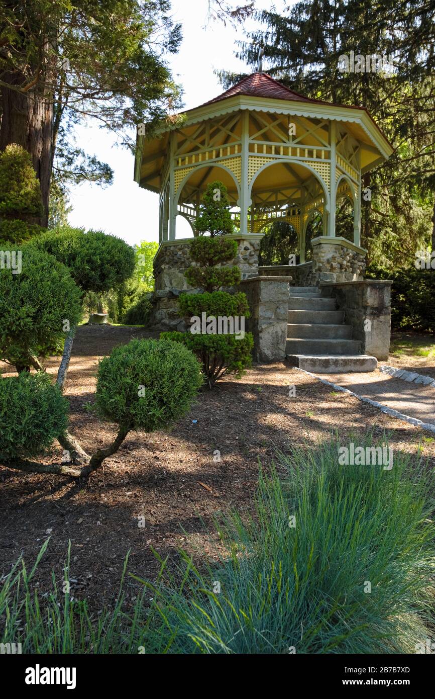Gazebo town common located in hi-res stock photography and images - Alamy