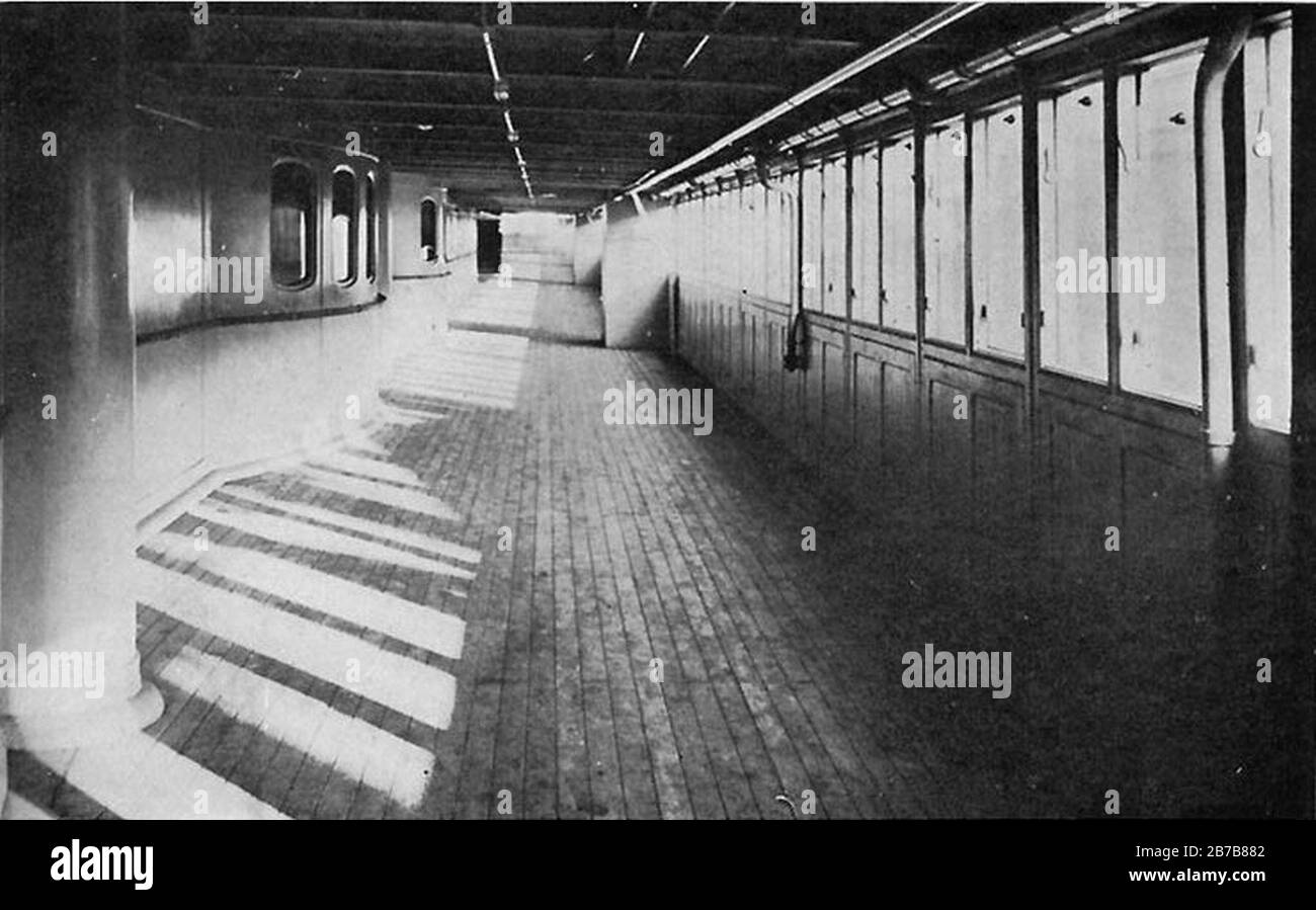 USS George Washington ID-3018 promenade deck Stock Photo - Alamy