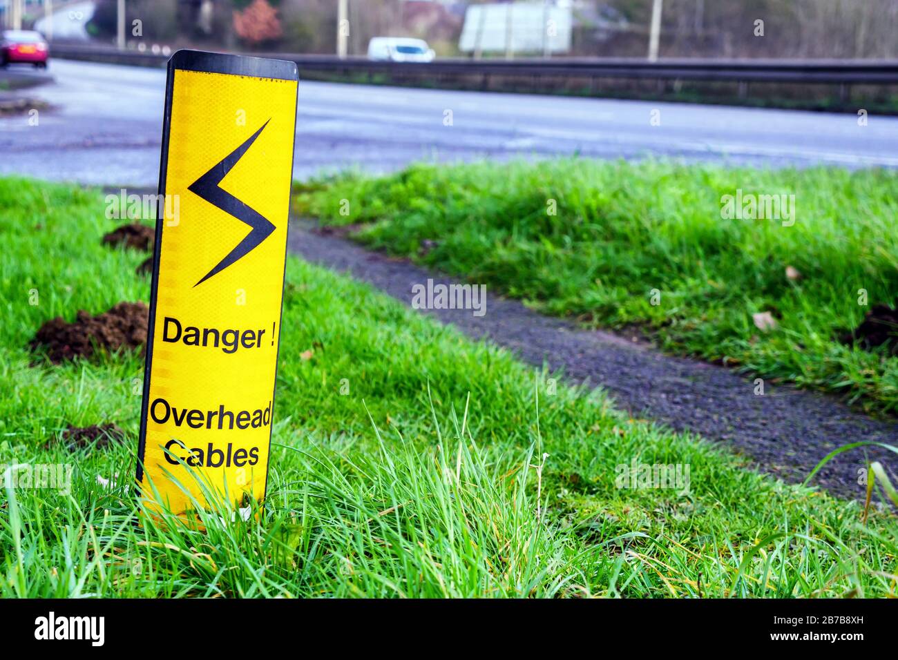 Overhead cables warning sign hi-res stock photography and images - Alamy