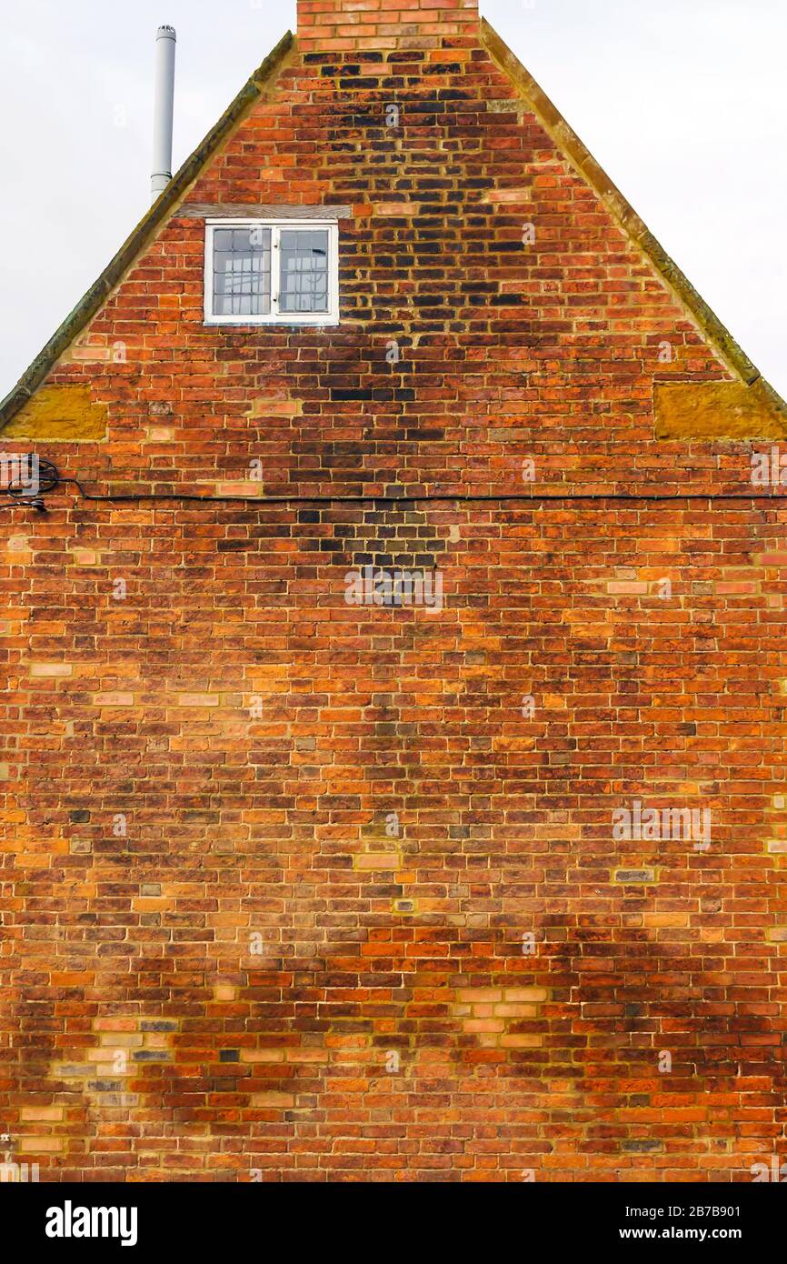 Wallpaper old england house texture hi-res stock photography and images ...
