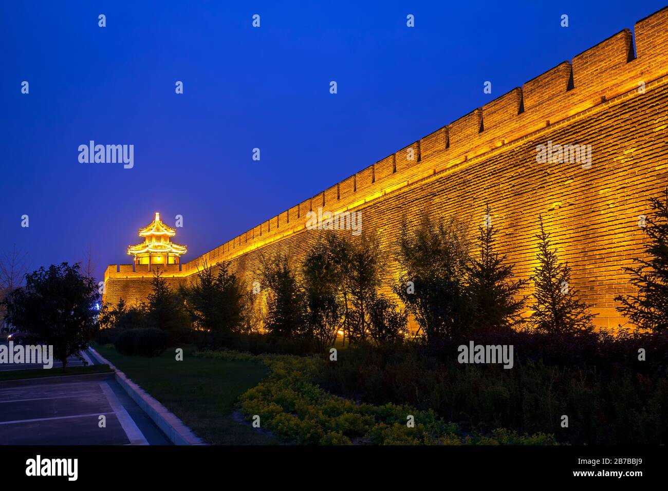 Chinese traditional buildings at night Stock Photo - Alamy