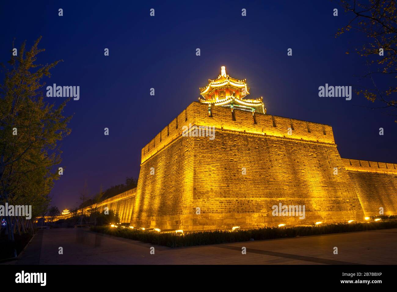 Chinese traditional buildings at night Stock Photo - Alamy