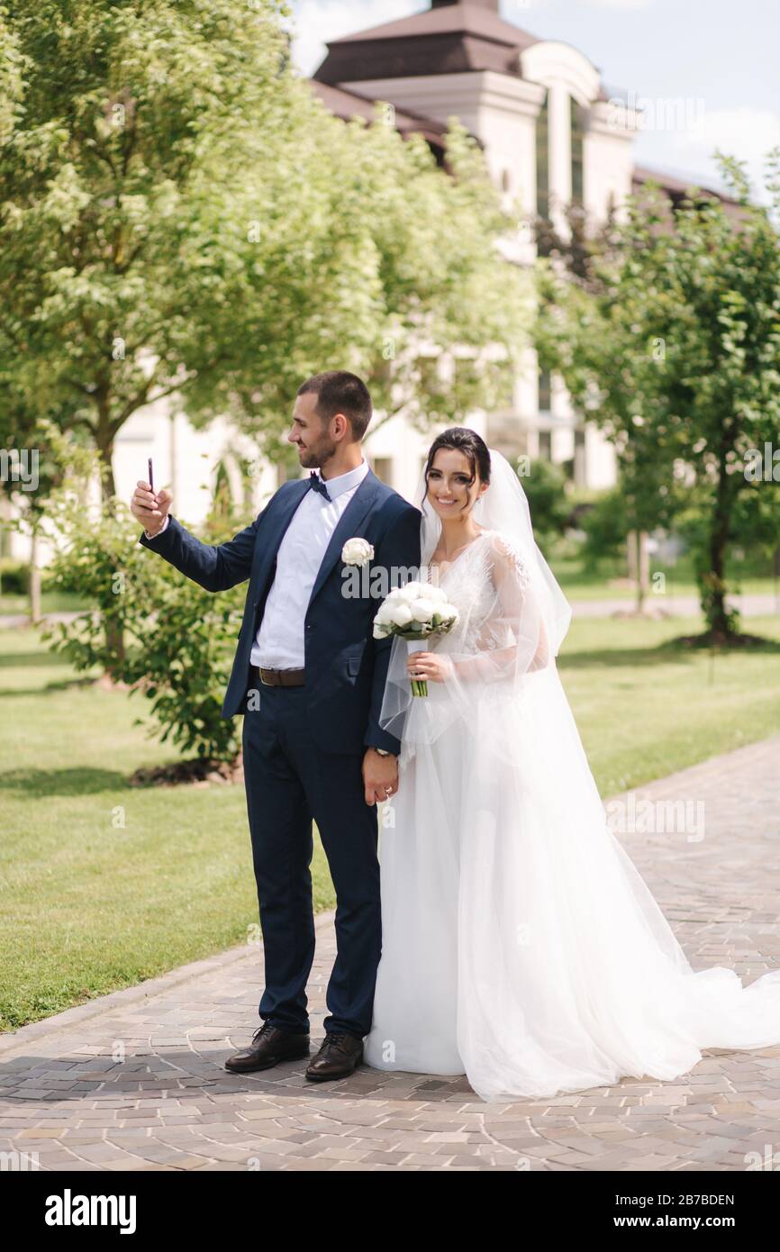 Groom make stories on wedding day. Groom and bride Stock Photo - Alamy