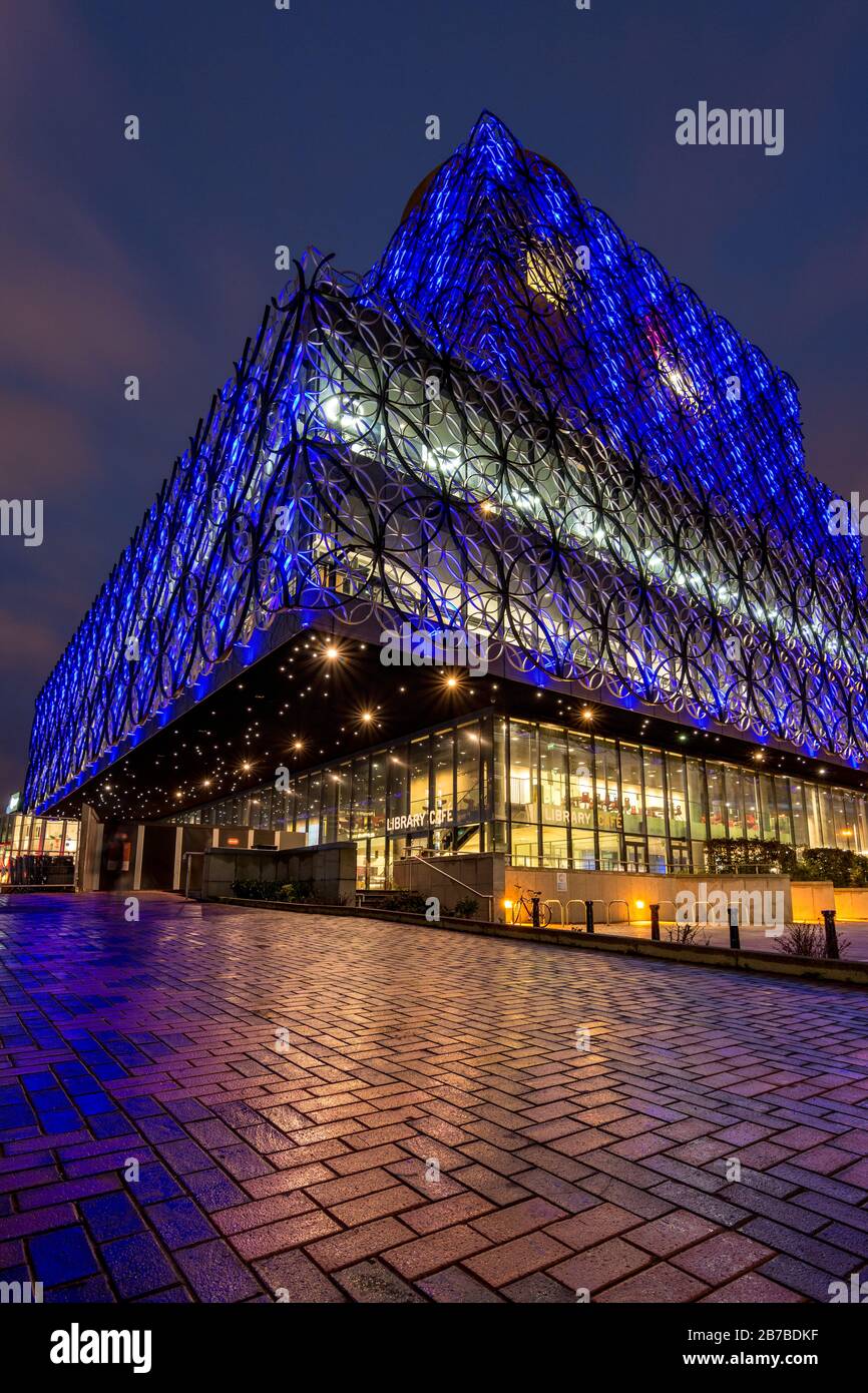 Birmingham library night hi-res stock photography and images - Alamy