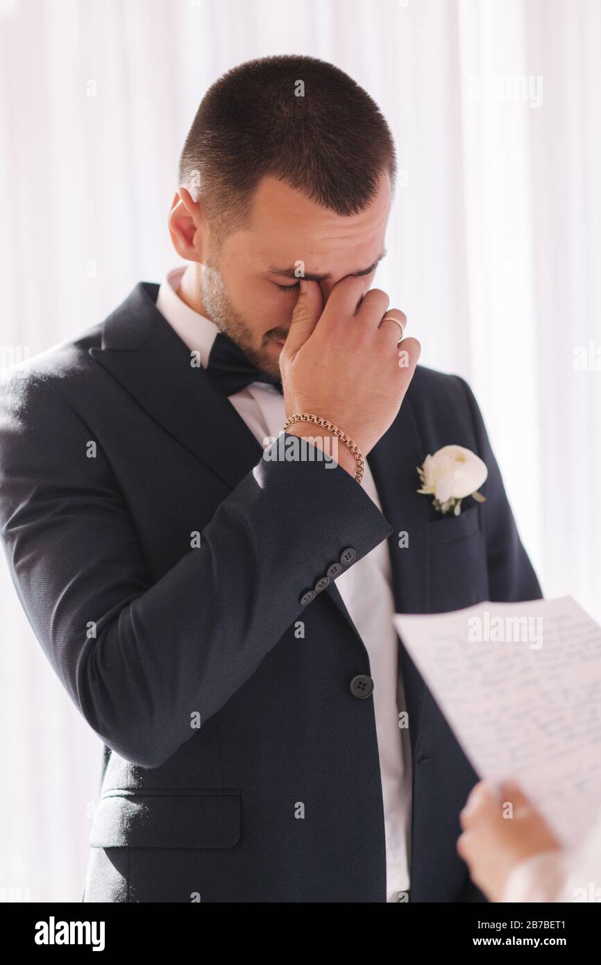 Woman crying wedding dress hi-res stock photography and images - Alamy