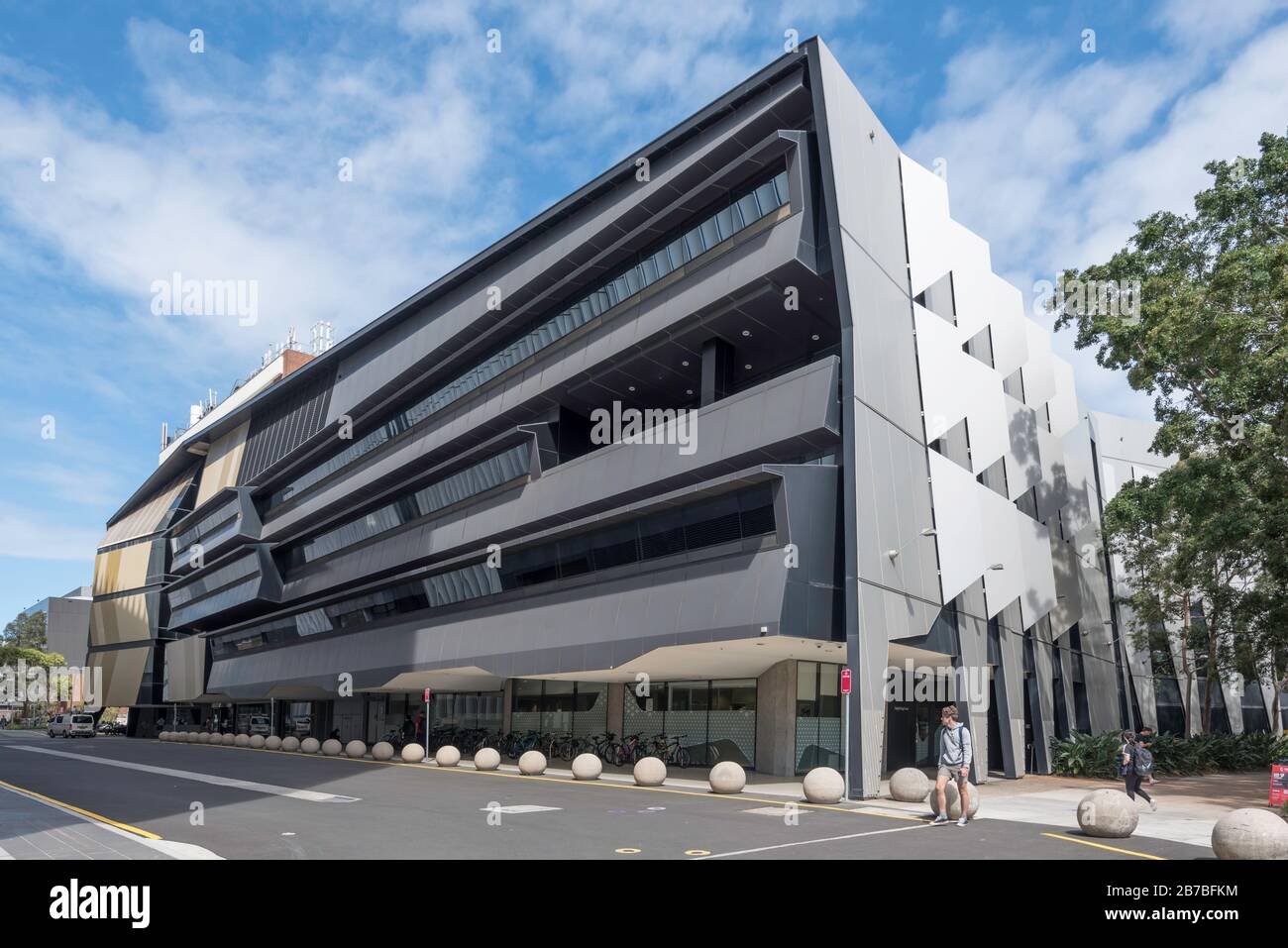 New building faculty hi-res stock photography and images - Alamy