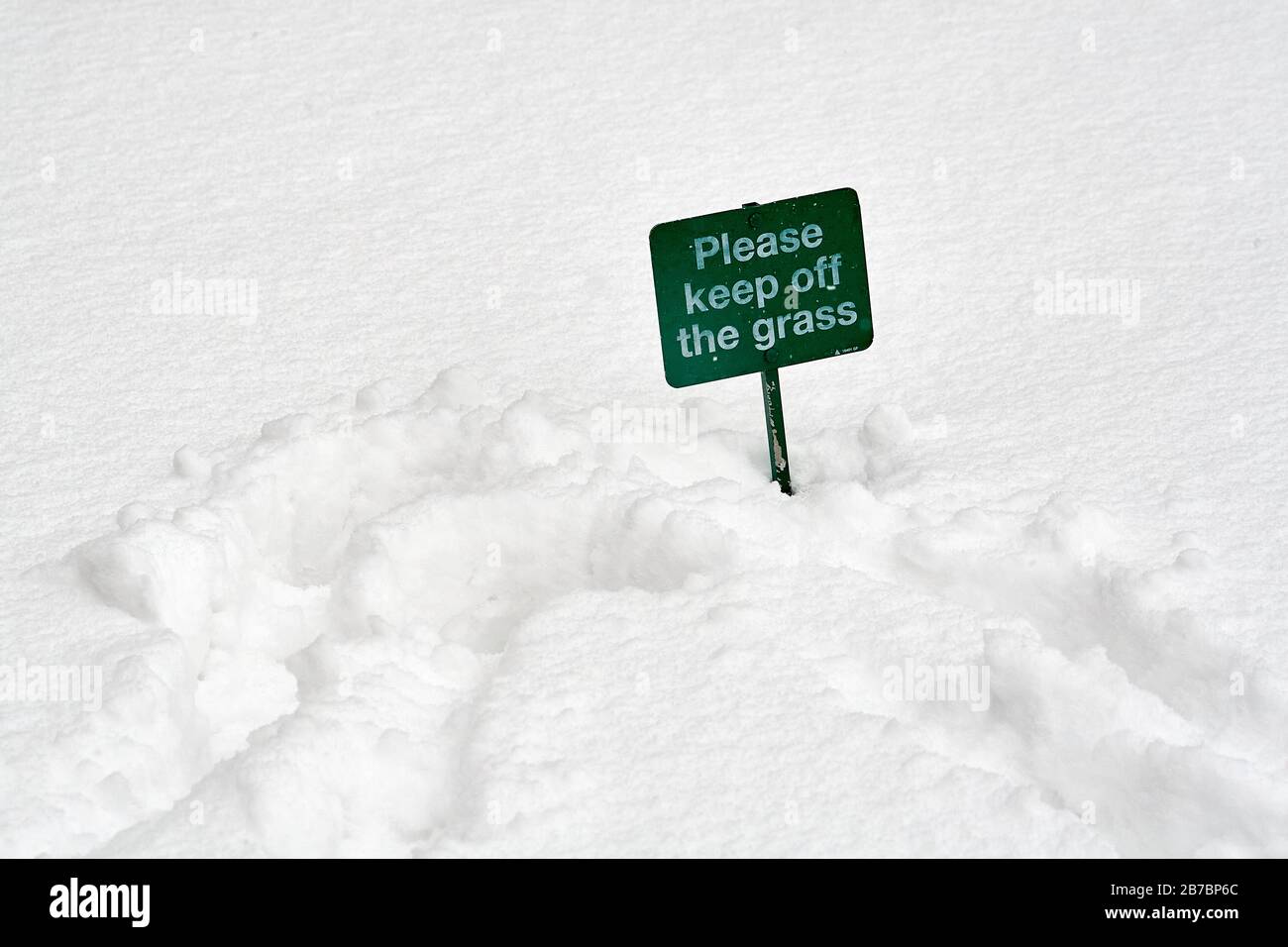 Please keep out sign hi-res stock photography and images - Alamy