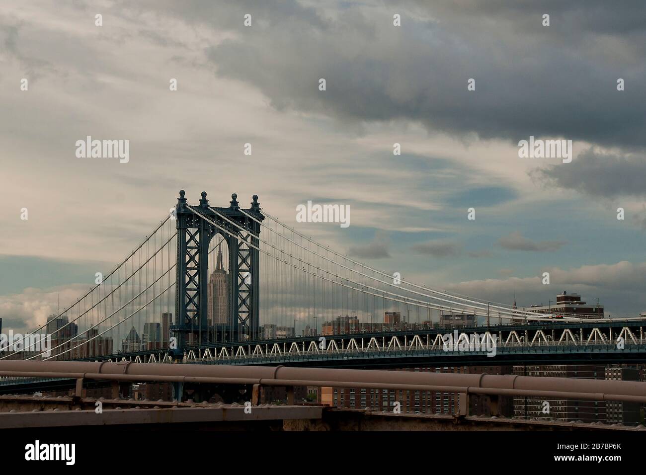 Empire state building skyline view hi-res stock photography and images ...