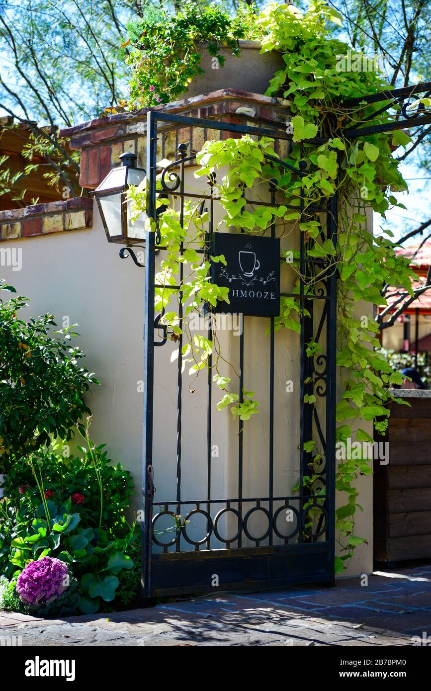 Doorway entrance gate courtyard hi-res stock photography and images - Alamy