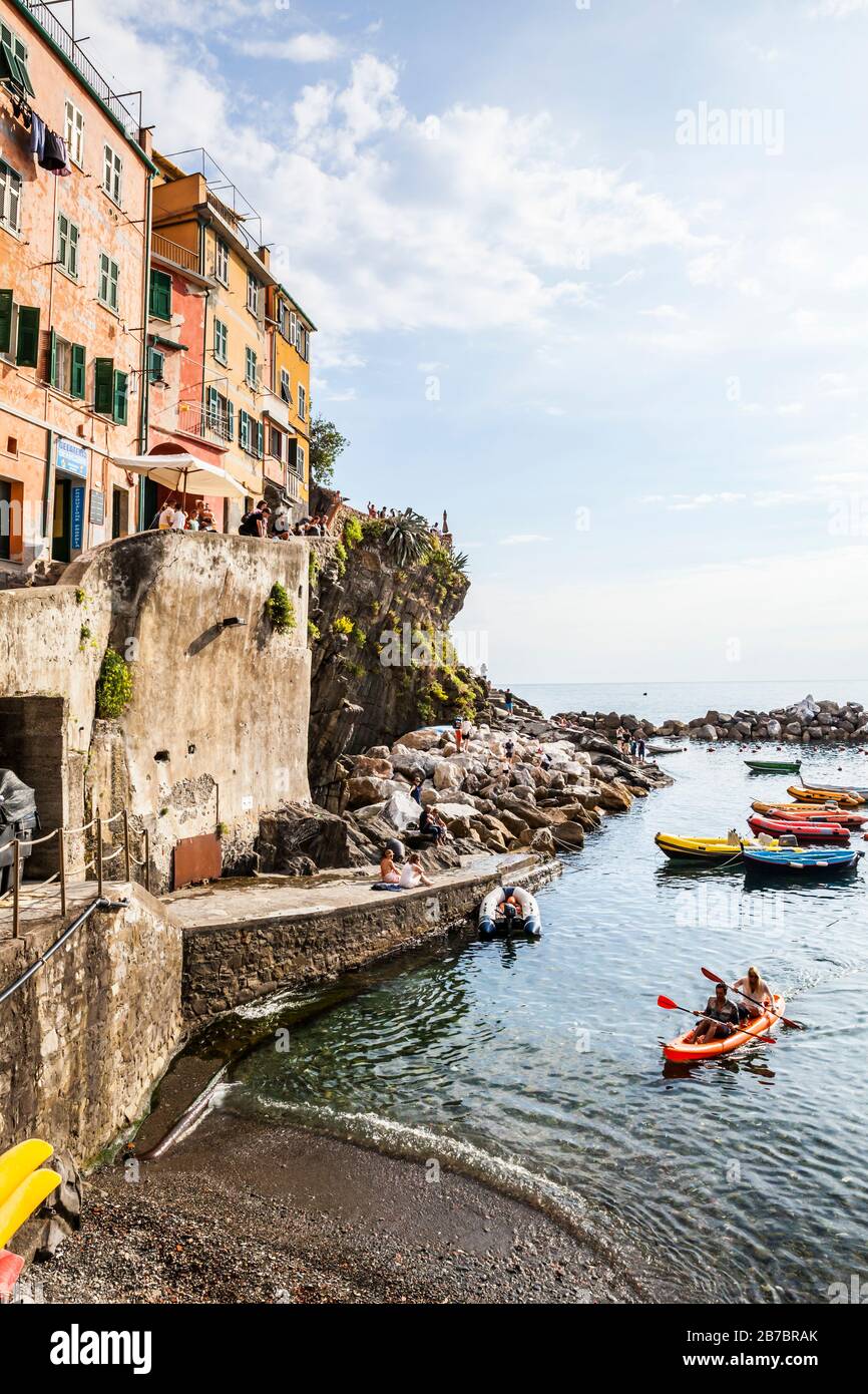 Cinque terra hi-res stock photography and images - Alamy